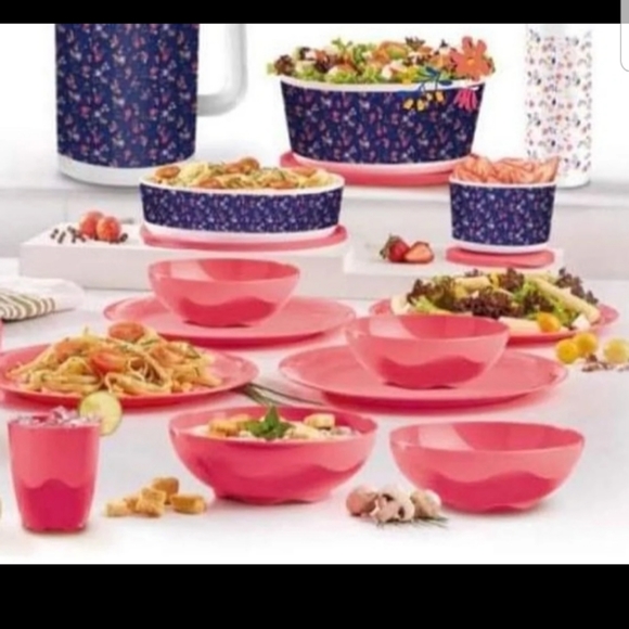 Tupperware | Dining | Tupperware Flowers Set | Poshmark